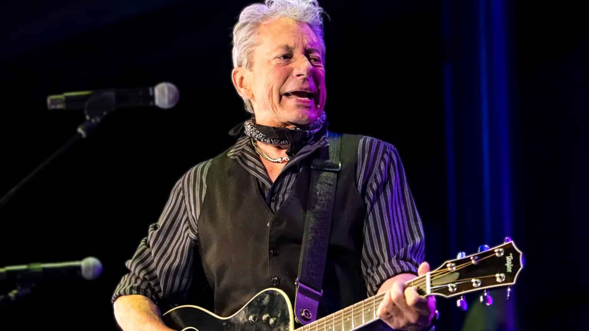 Chris Stapleton Sings "Whenever You Come Around" in Front of Vince Gill ...